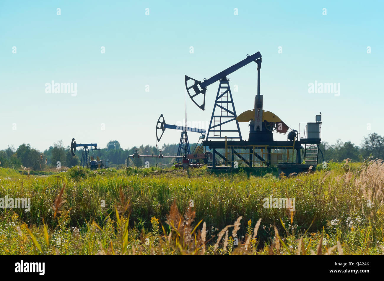 Gas pipeline in desert hi-res stock photography and images - Alamy