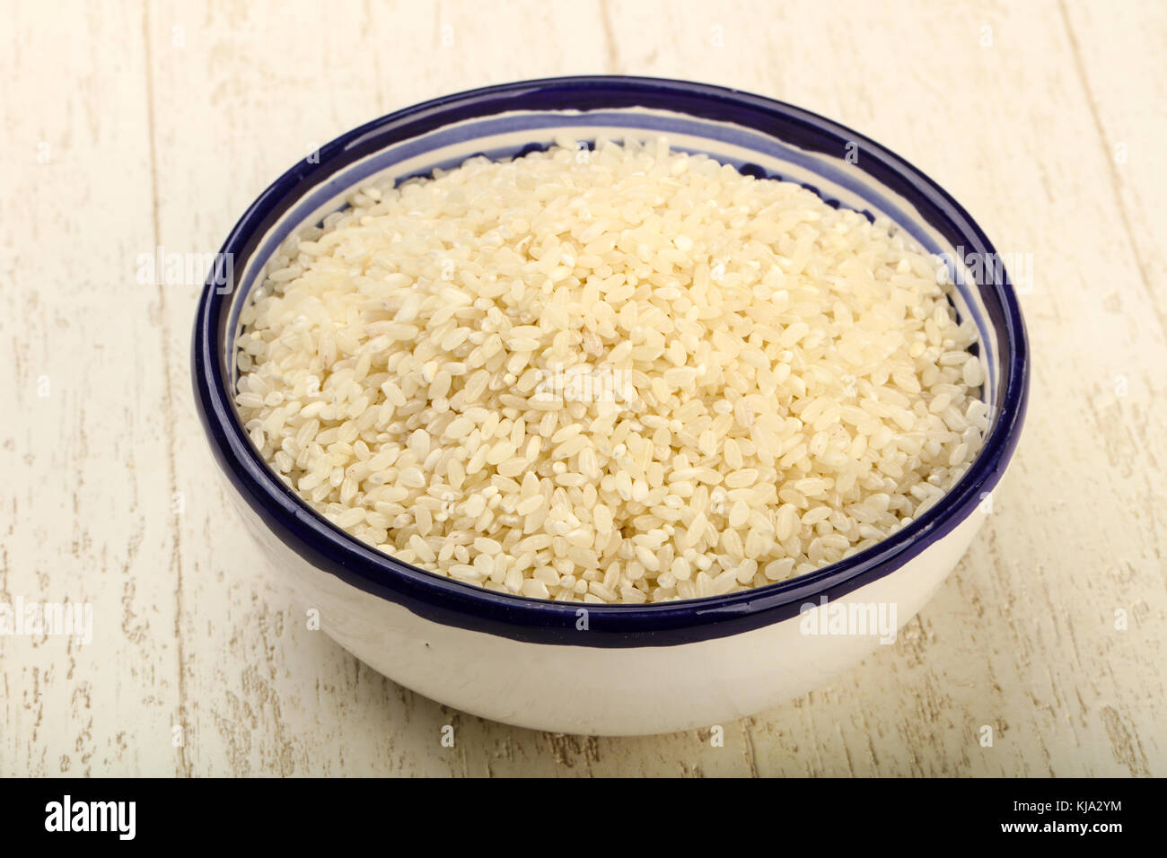Raw rice heap in the bowl - ready for cooking Stock Photo - Alamy