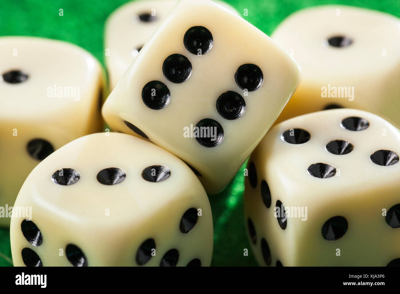 Green felt table hi-res stock photography and images - Alamy
