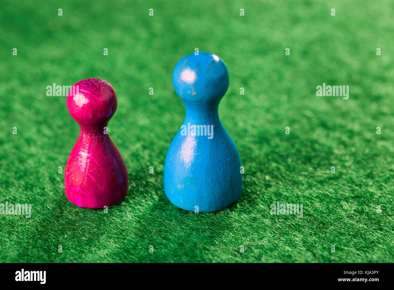 Green felt table hi-res stock photography and images - Alamy