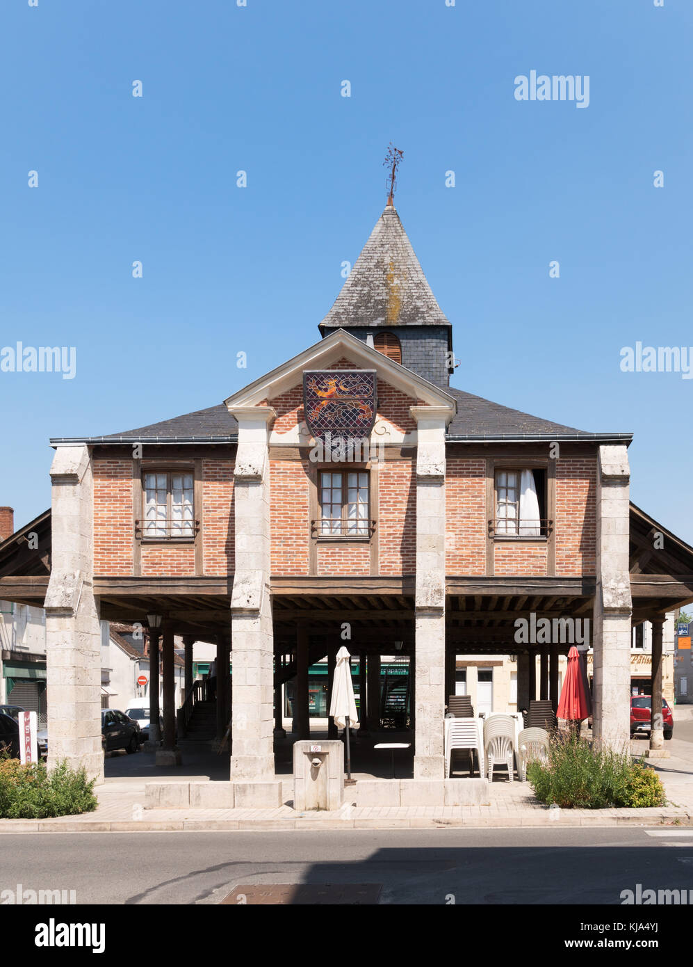 La vieille halle de bracieux hi-res stock photography and images - Alamy