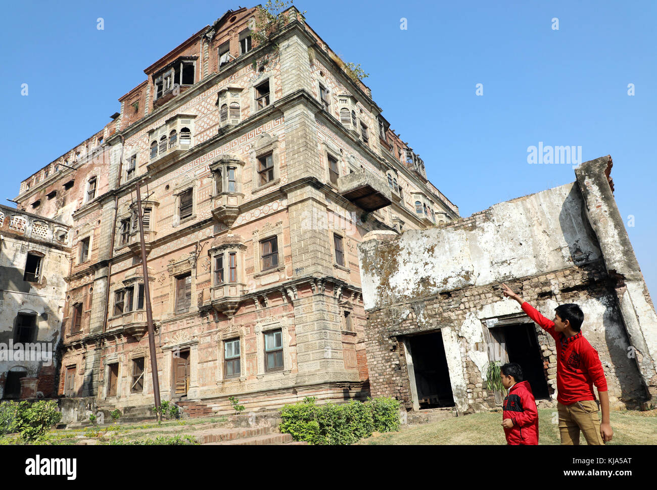 Jammu, India. 21st Nov, 2017. Mubarakh Mandi palace is constructed over ...