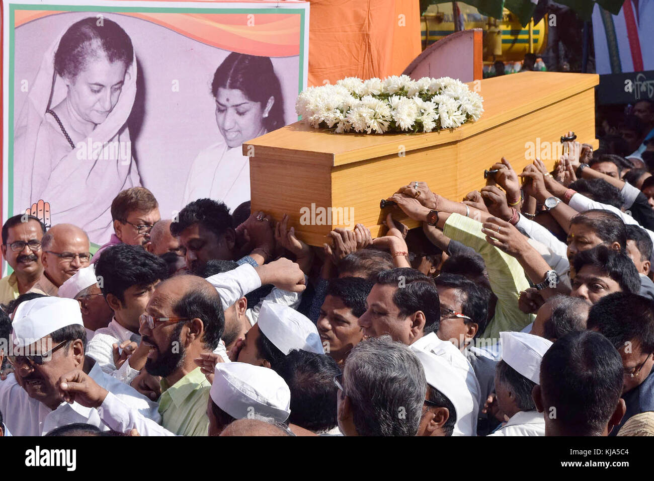 Kolkata, India. 21st Nov, 2017. The mortal remaining of Priya Ranjan ...