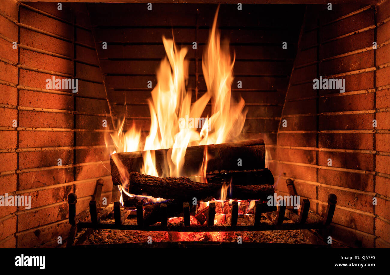 Burning fireplace hi-res stock photography and images - Alamy
