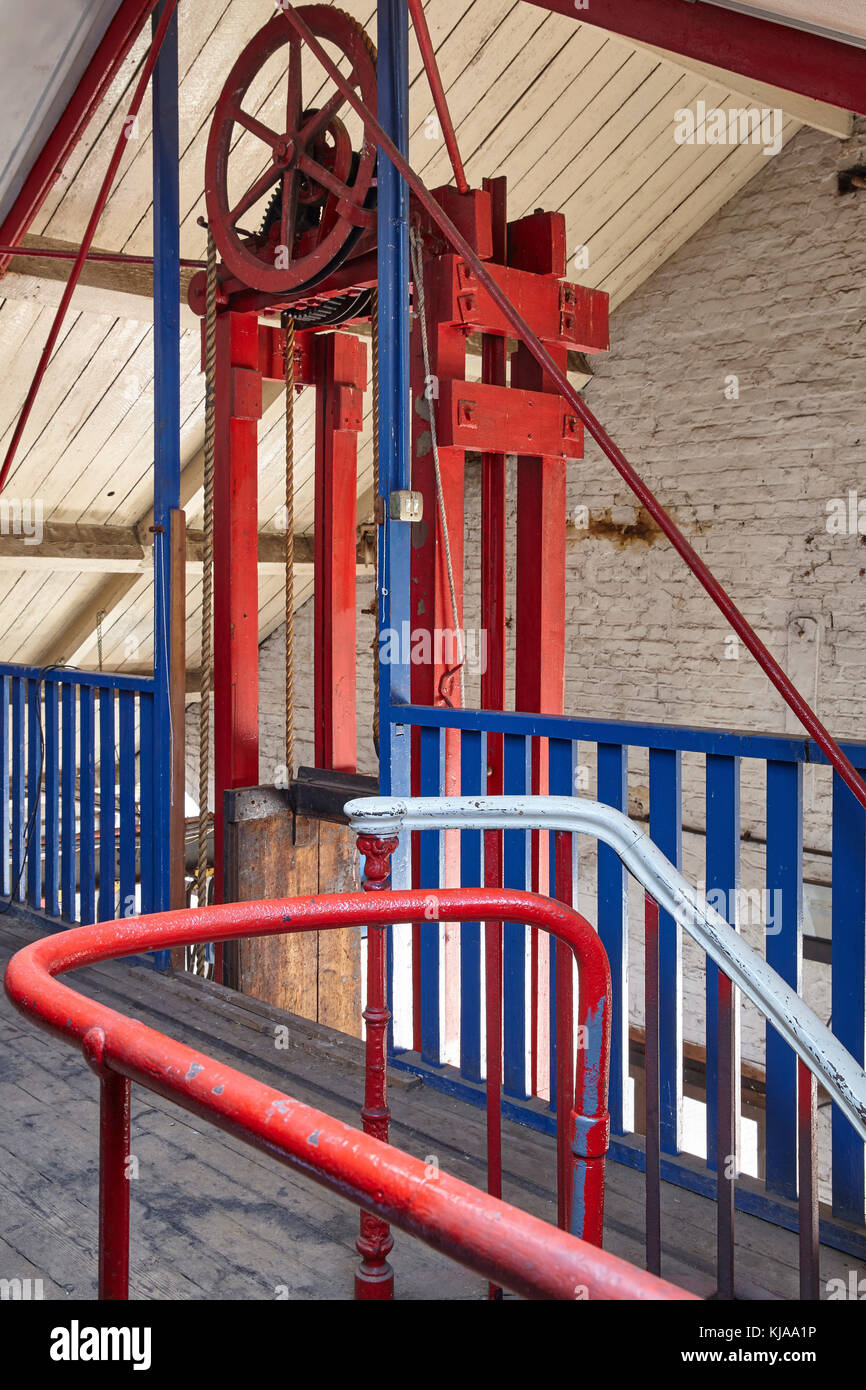 Original hoist on top floor. The Farmiloe Building, London, United ...