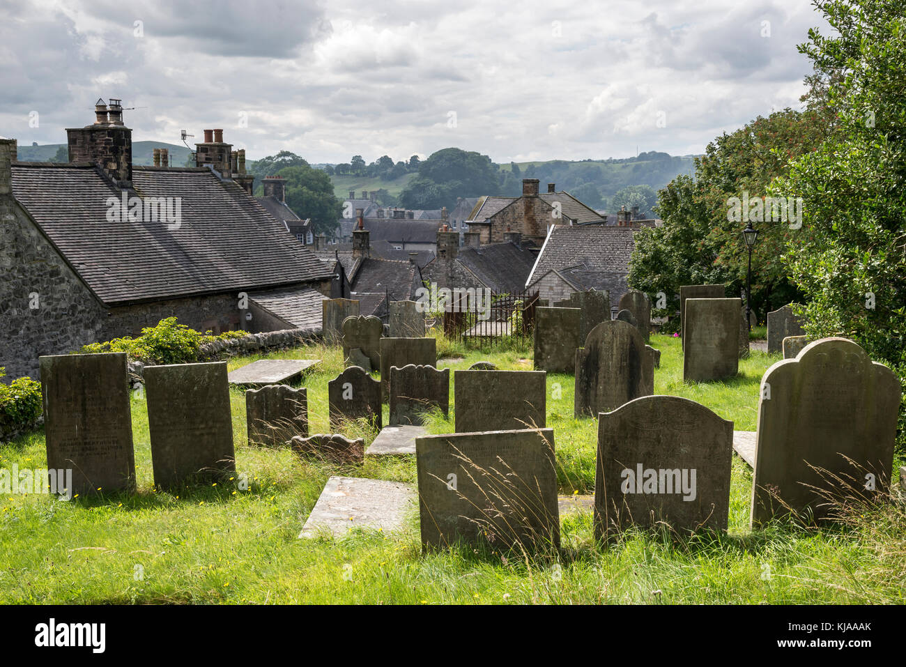 Gravestones in english cemetery hi-res stock photography and images - Alamy