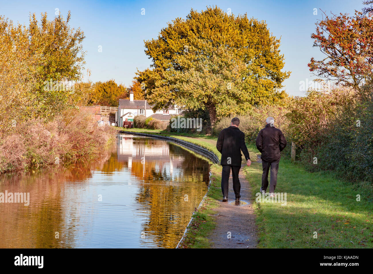 Walking on canal tow path hi-res stock photography and images - Alamy