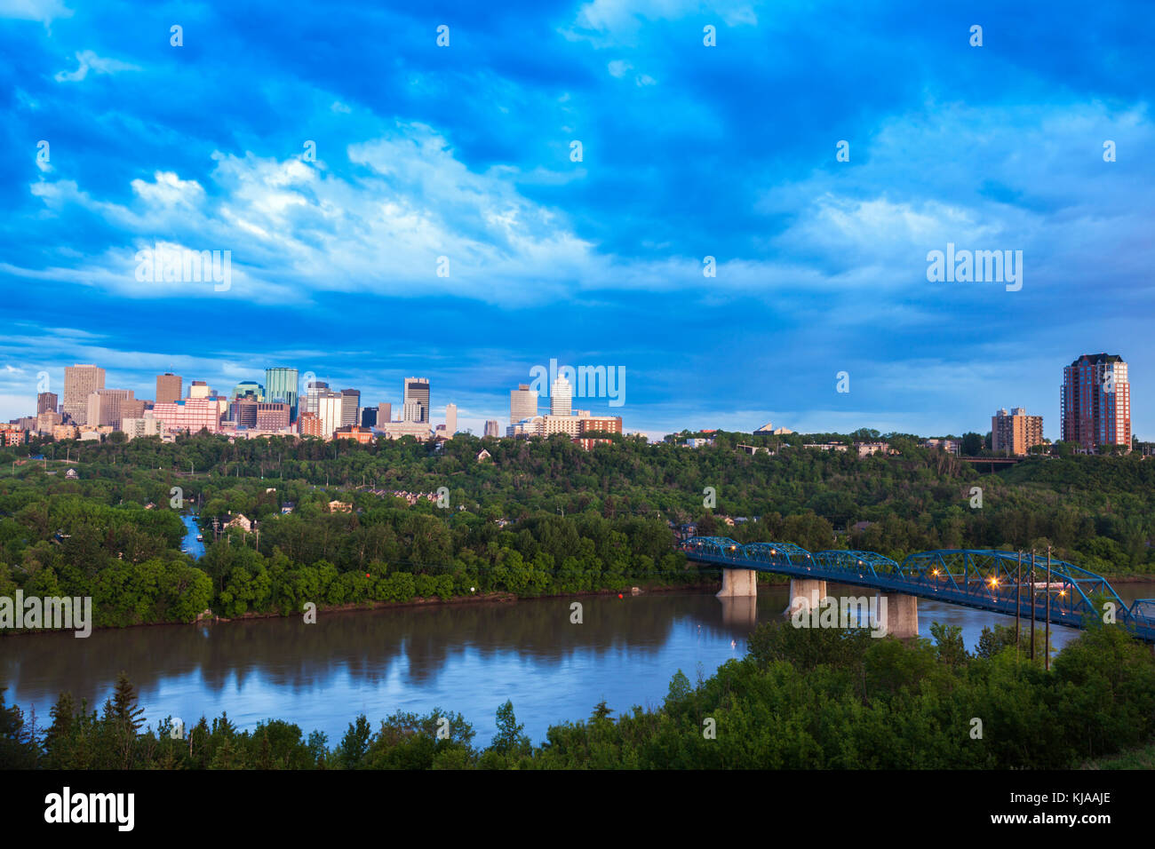 Edmonton winter skyline hi-res stock photography and images - Alamy
