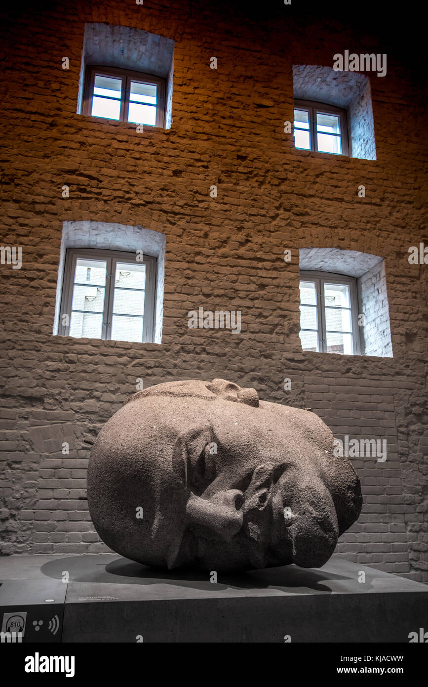 Head of Berlin's famous Lenin statue on display in Berlin Stock Photo ...