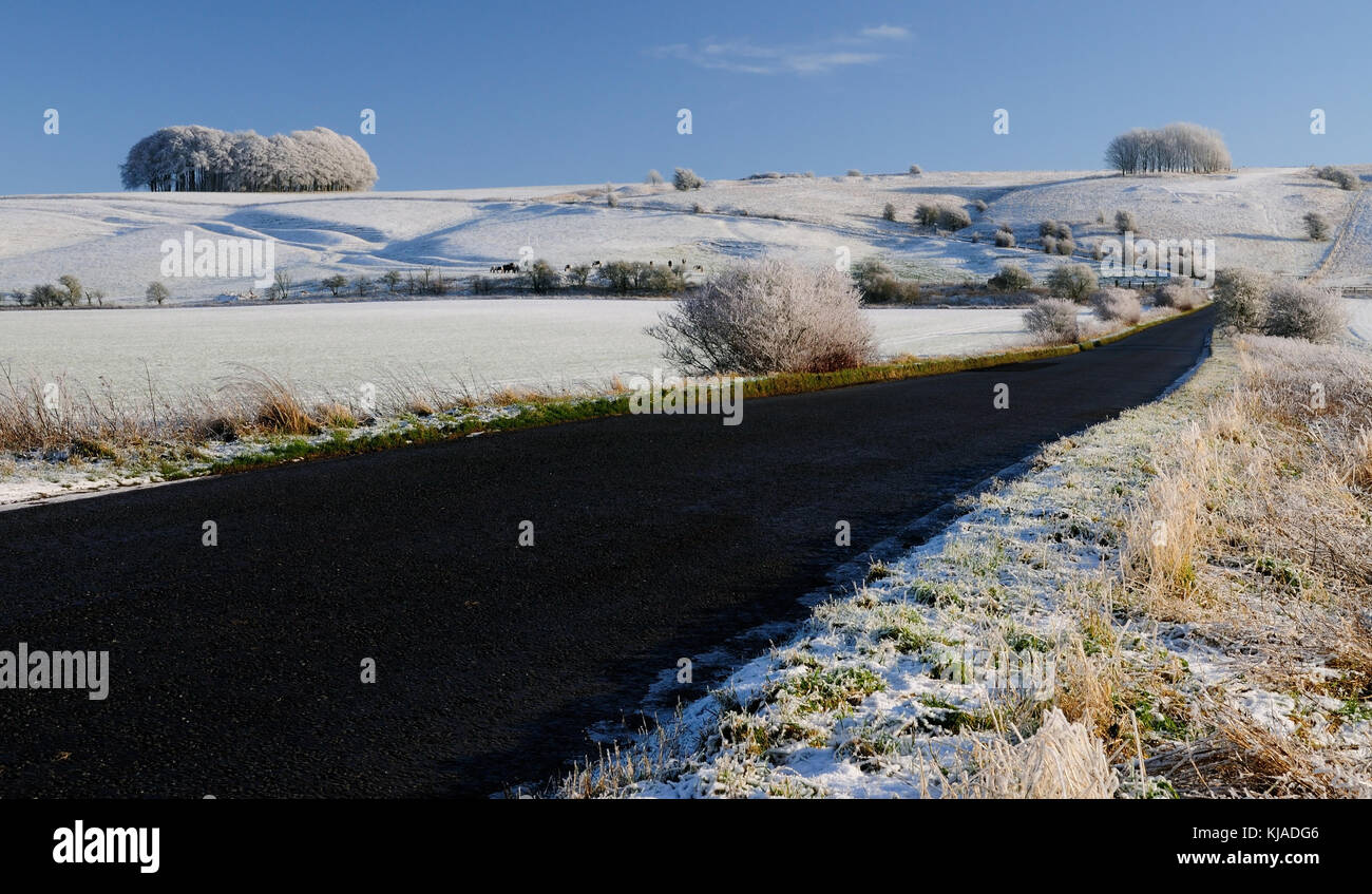 The road to Hackpen Hill Stock Photo - Alamy