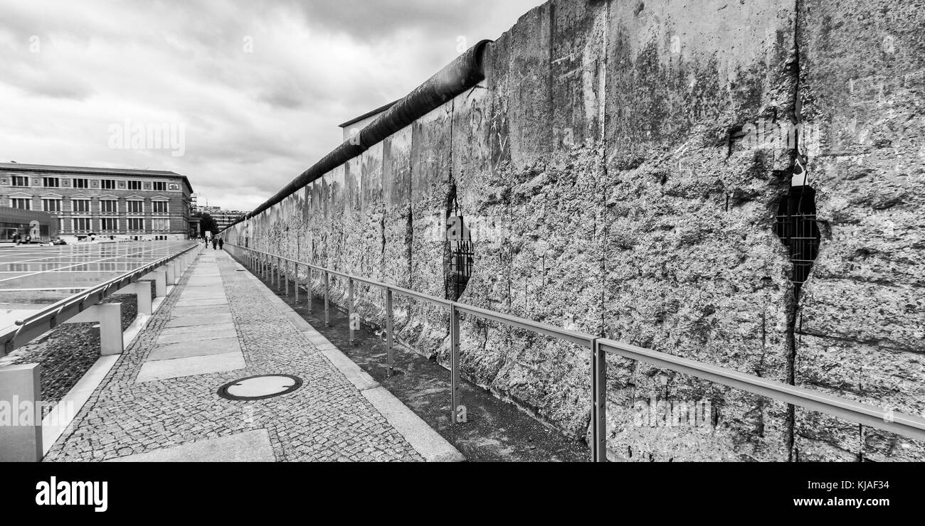 History of the berlin wall Black and White Stock Photos & Images - Alamy