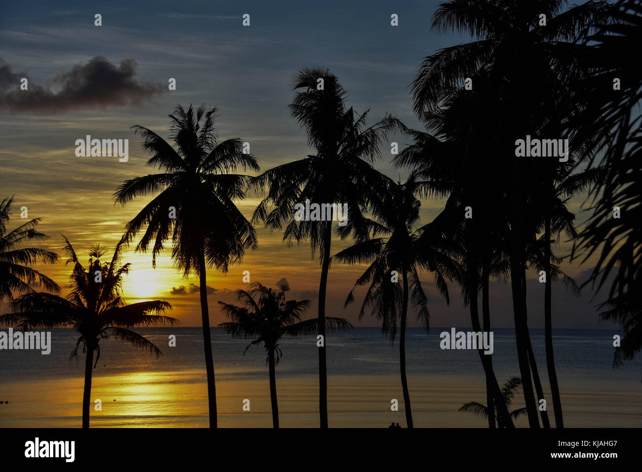 Beach sunset with clouds hi-res stock photography and images - Alamy
