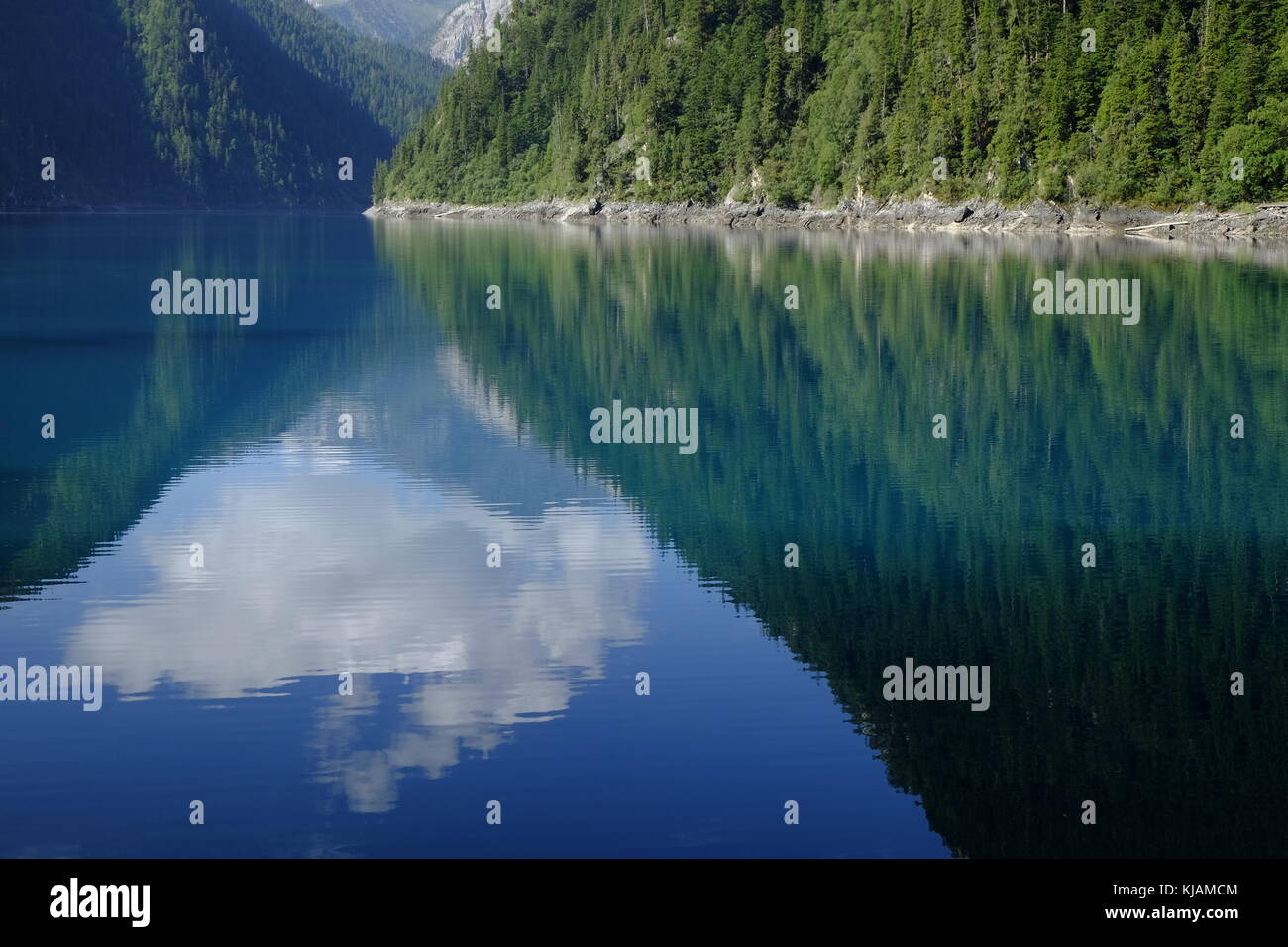 Long lake jiuzhaigou hi-res stock photography and images - Alamy