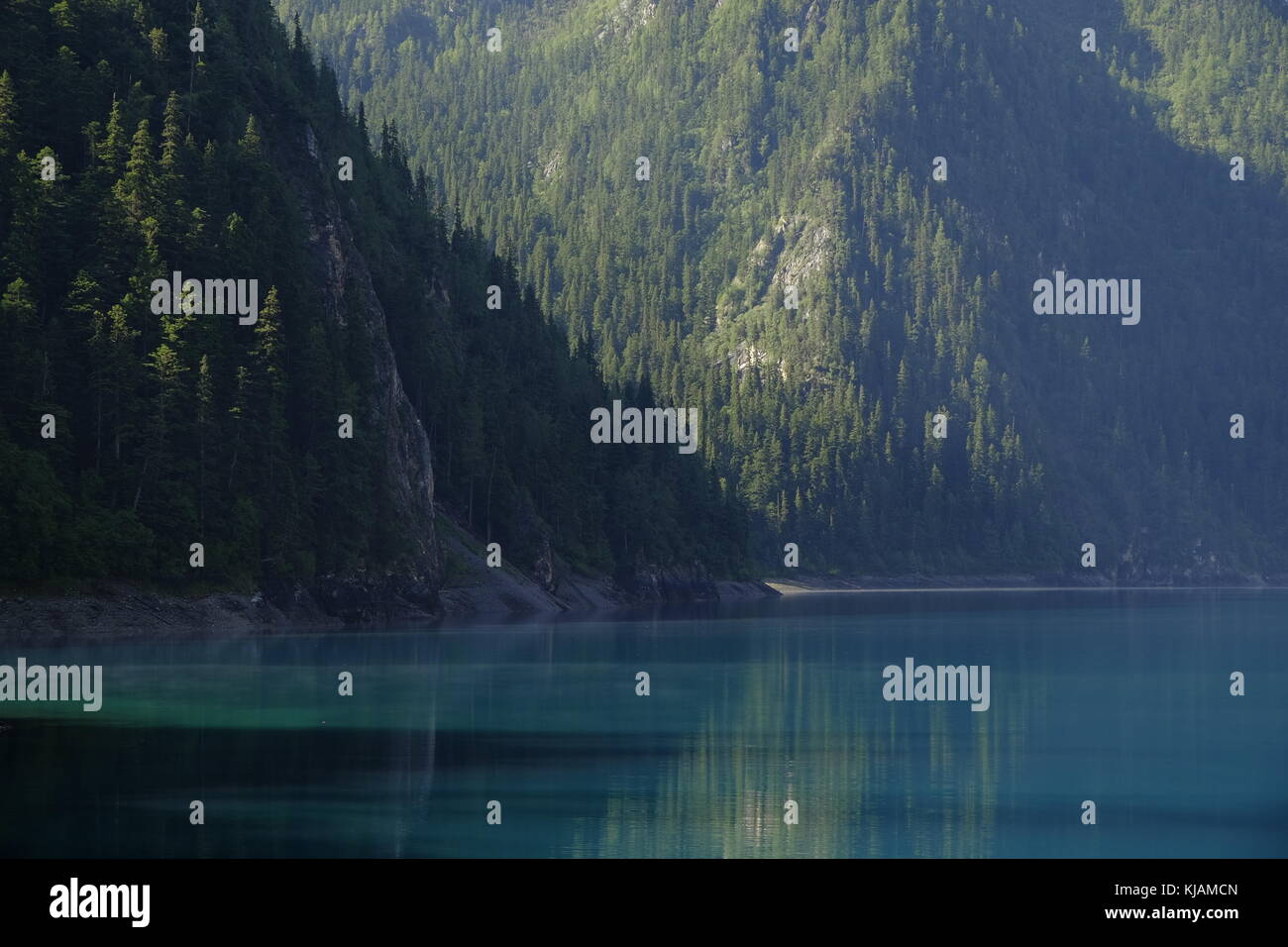 Long lake jiuzhaigou valley hi-res stock photography and images - Alamy
