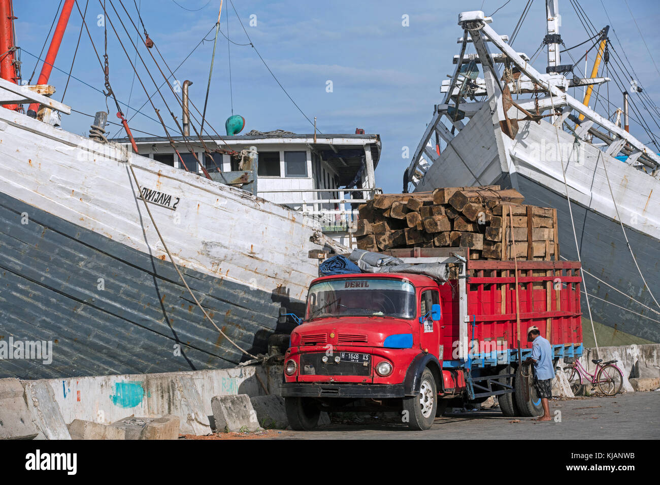 Timber ship hi-res stock photography and images - Alamy