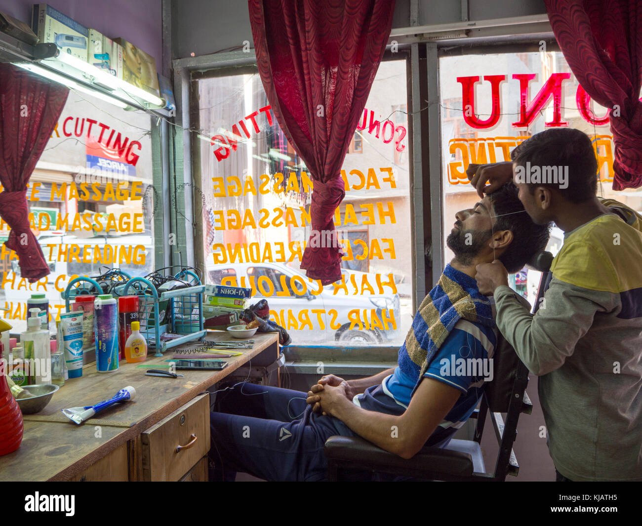 Barber shop in india hi-res stock photography and images - Alamy