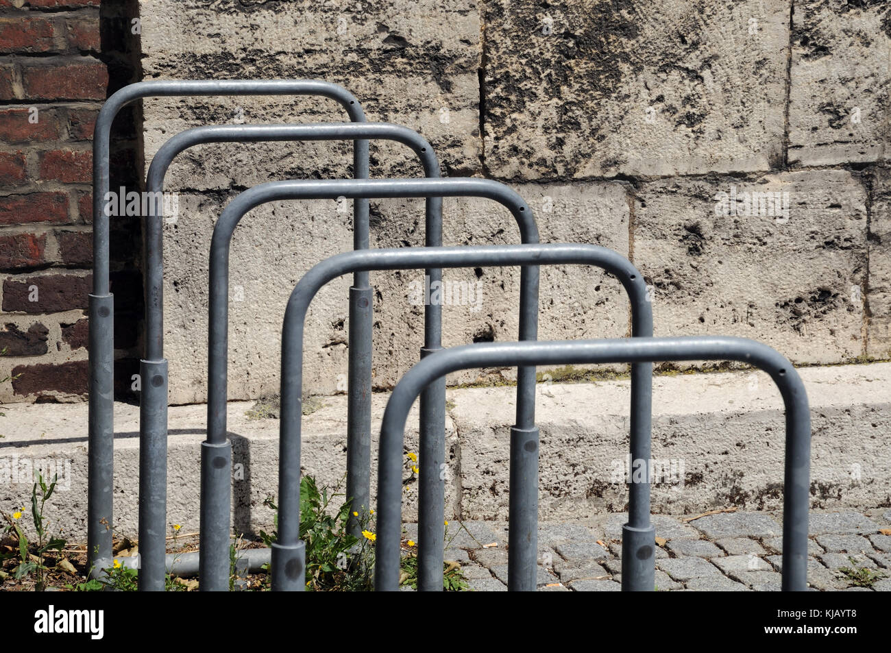 Metal bike racks hi-res stock photography and images - Alamy