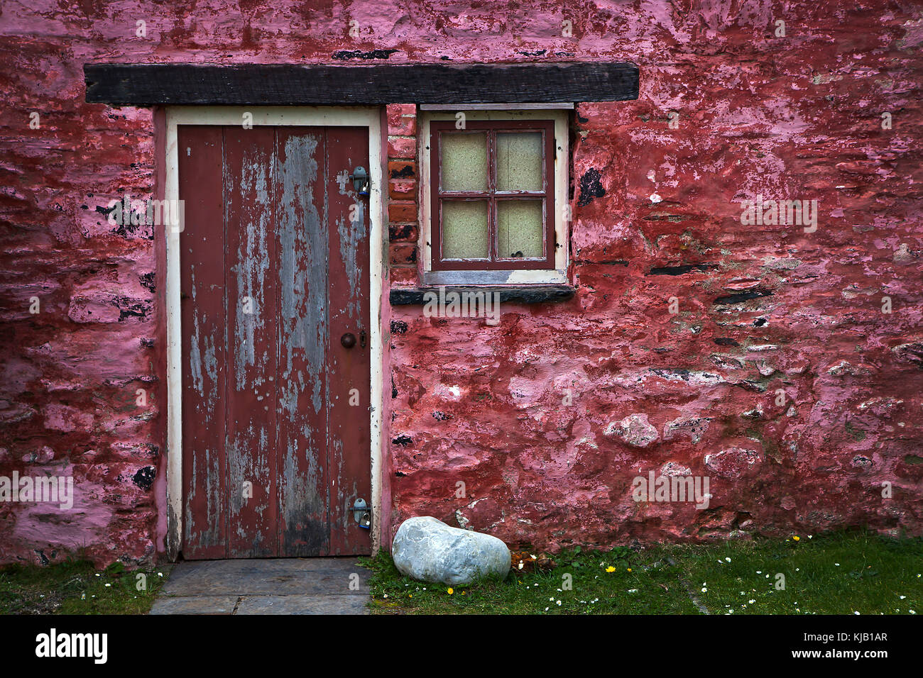 Child by peeling paint hi-res stock photography and images - Alamy