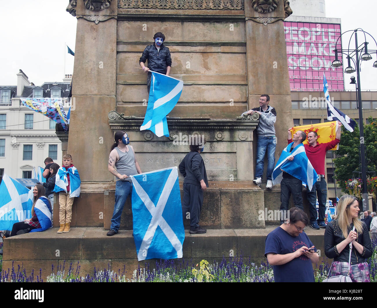 Saltire face paint hi-res stock photography and images - Alamy