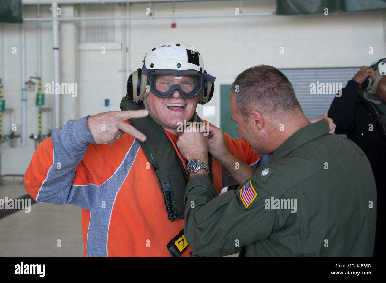 NORFOLK, Va. (Nov. 11, 2017) Cmdr. Ted Elkins, executive officer of ...