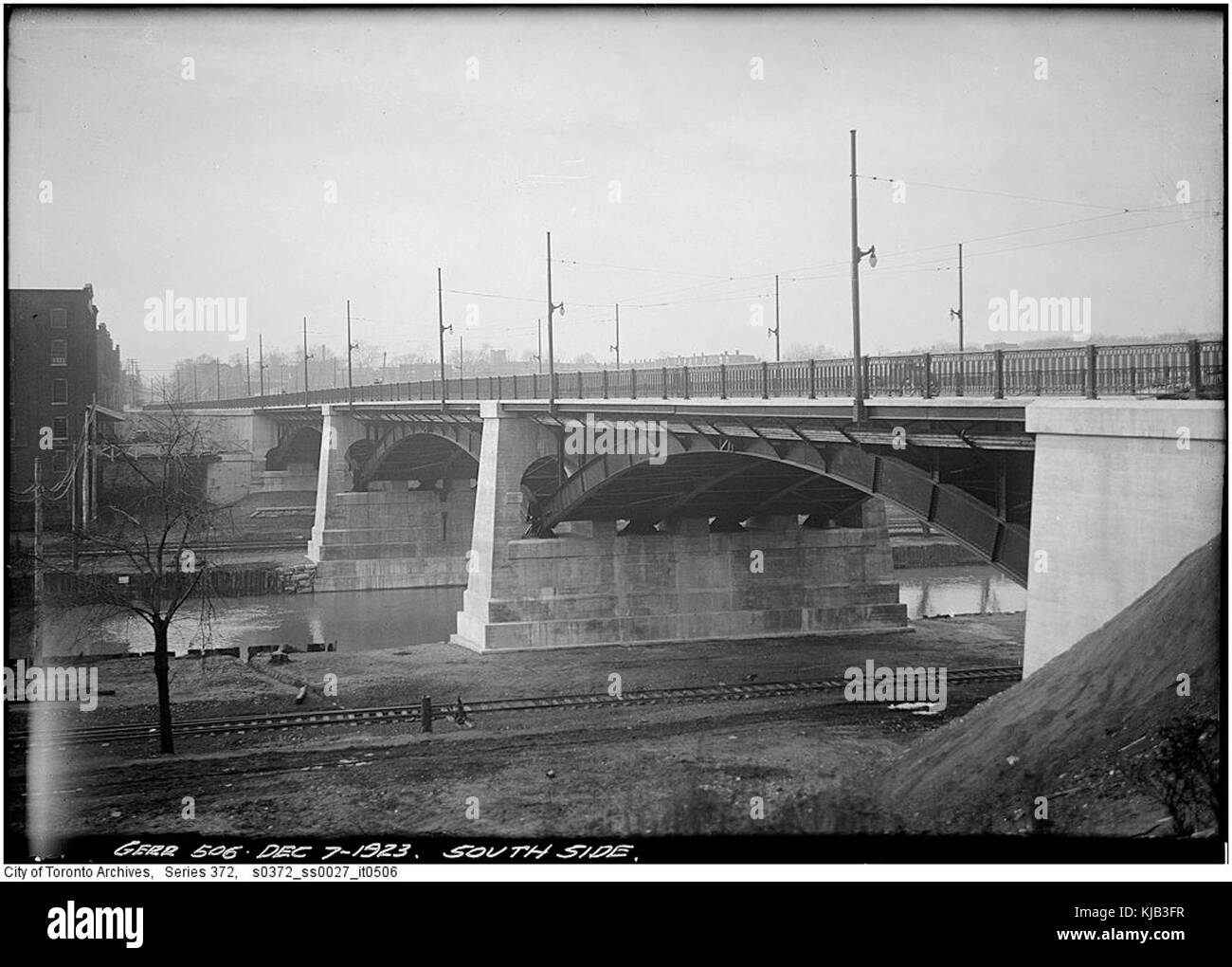Bridge over the Don at Gerrard Stock Photo - Alamy