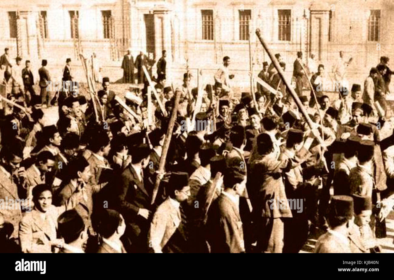 Abbas bridge demonstrations9 Stock Photo - Alamy