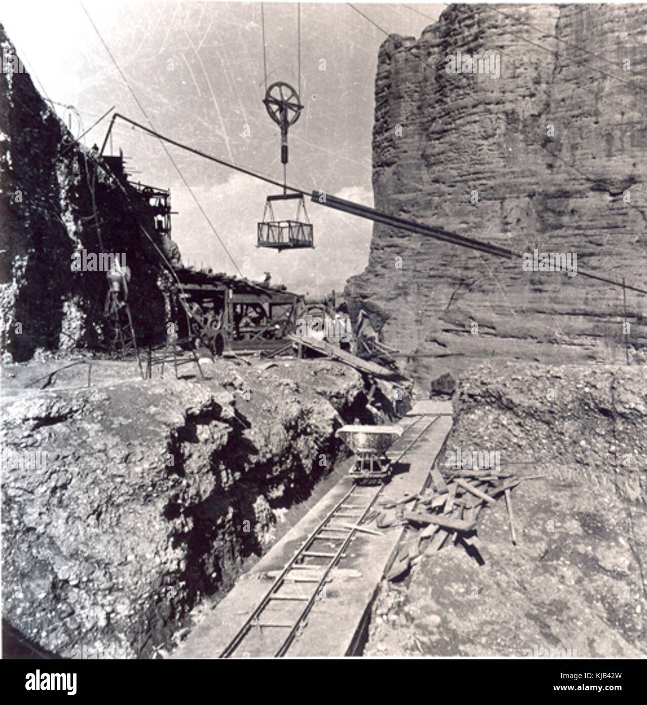 Dez Dam Under Construction 5 Stock Photo - Alamy