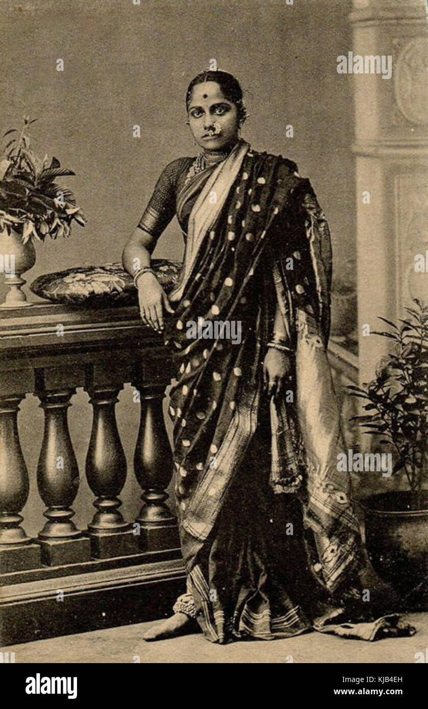 Marathi women hi-res stock photography and images - Alamy