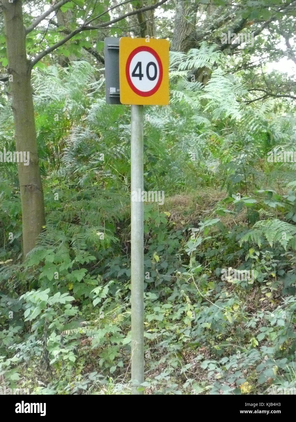 40 mph speed limit reminder sign in Liphook, Hampshire, England 2 Stock ...