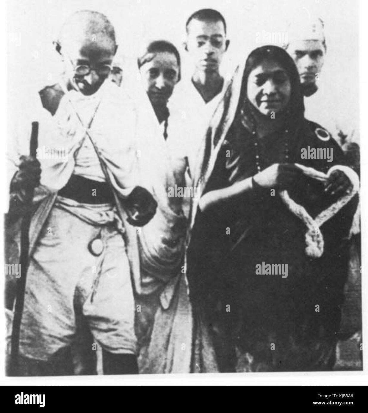 Sarojini Naidu receives Gandhi on the Salt March Stock Photo - Alamy
