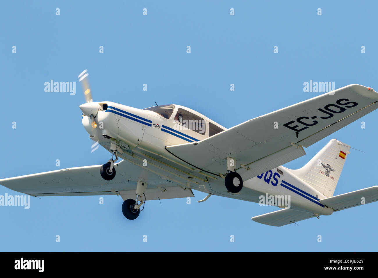 Piper warrior in flight hi-res stock photography and images - Alamy