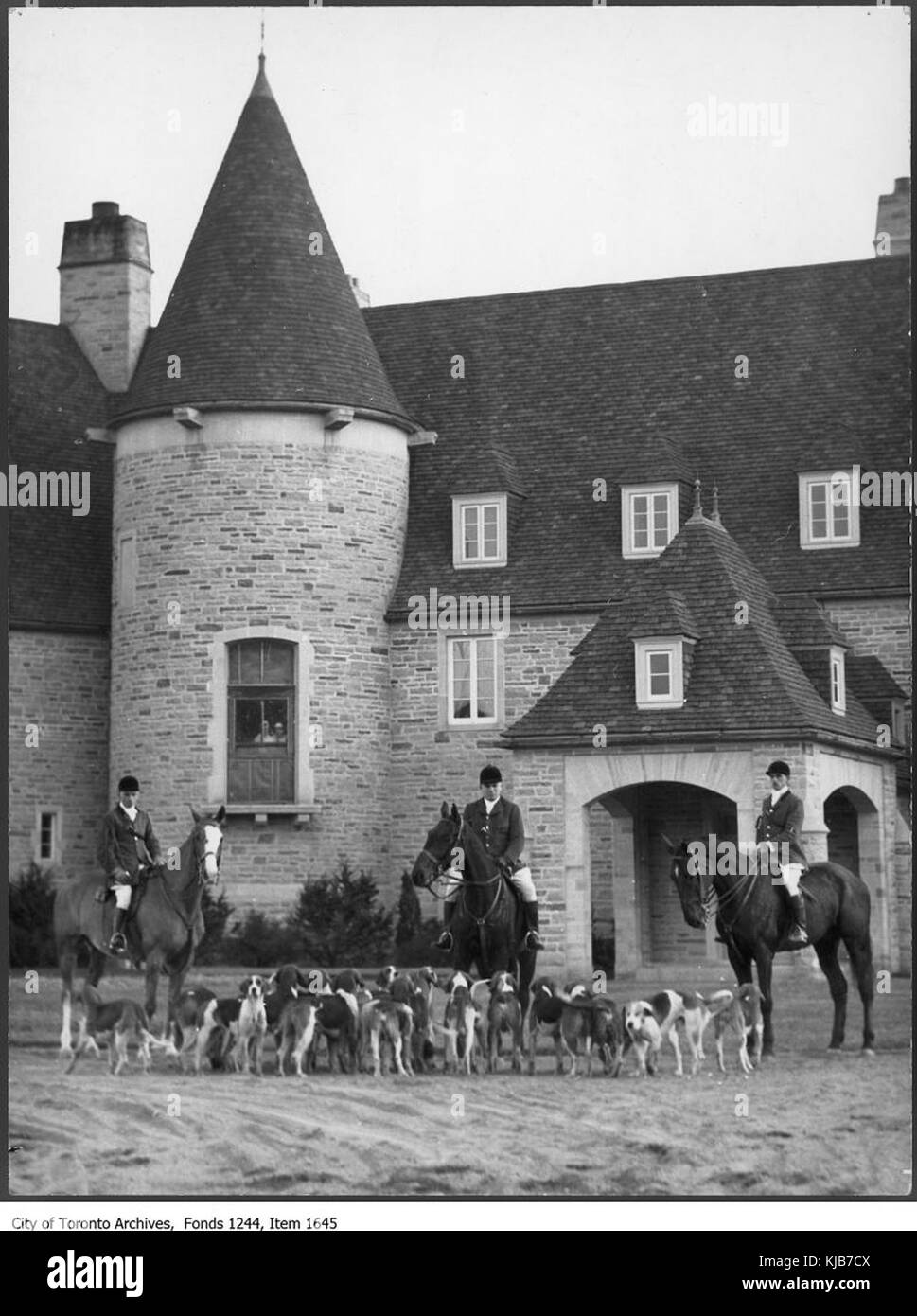Inaugural hunt of the Toronto Hunt Club at Eaton Hall Stock Photo - Alamy