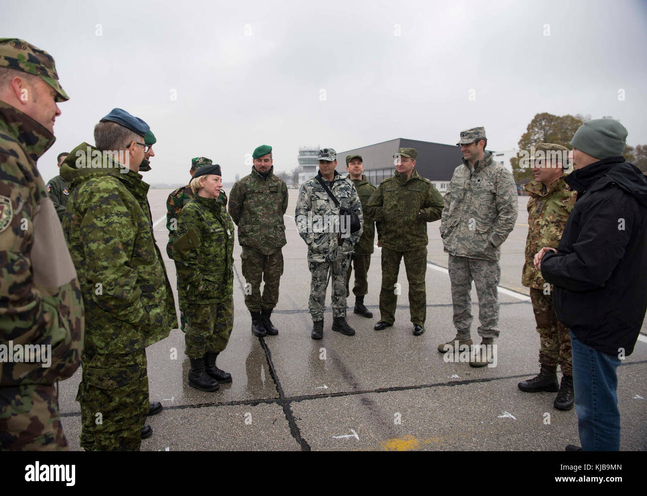 86th helicopter wing hi-res stock photography and images - Alamy