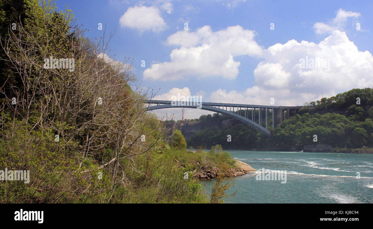 Rainbow bridge international border hi-res stock photography and images ...