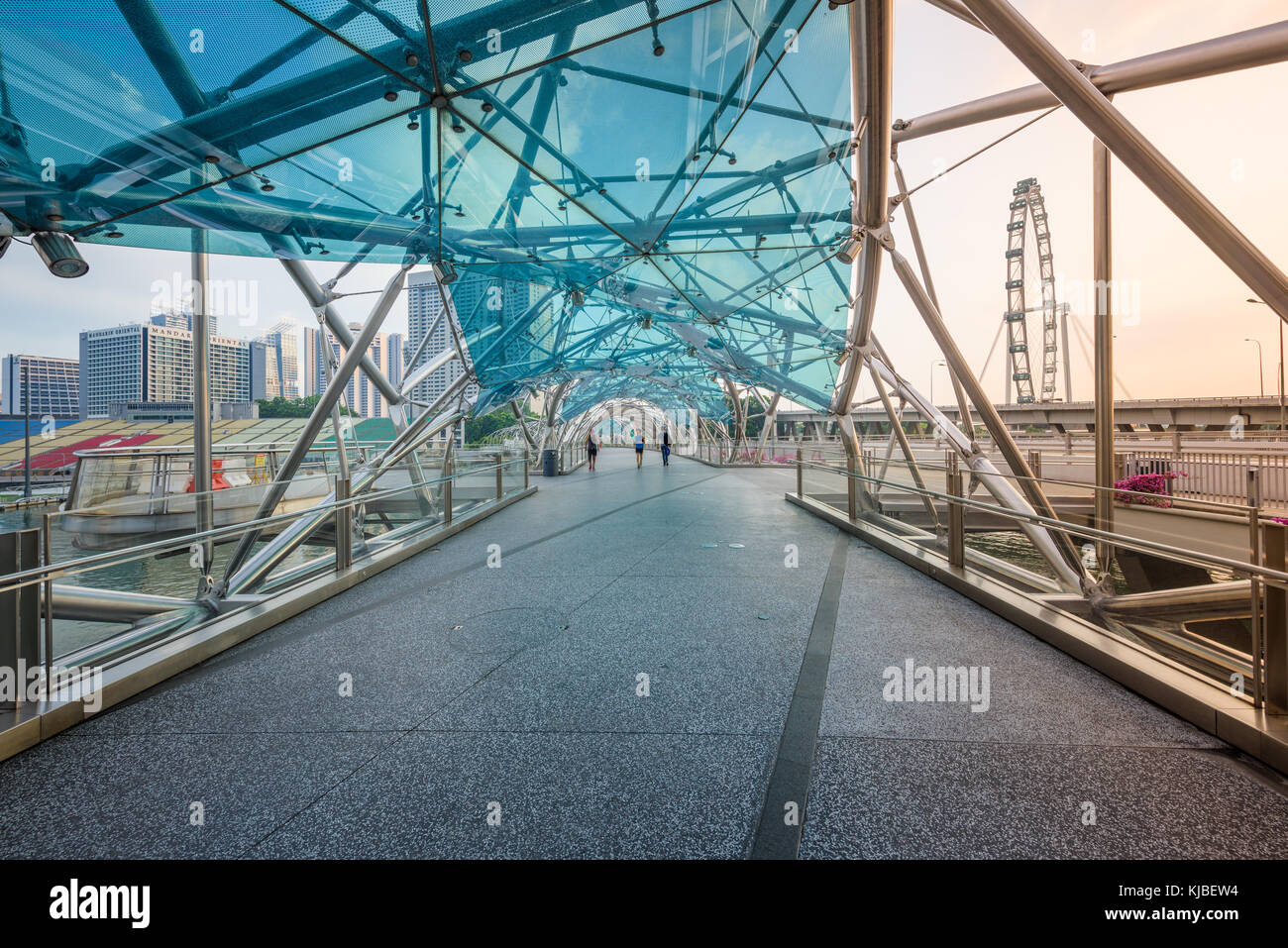 Double Helix pedestrian bridge connecting Singapore's Marina Bay malls ...