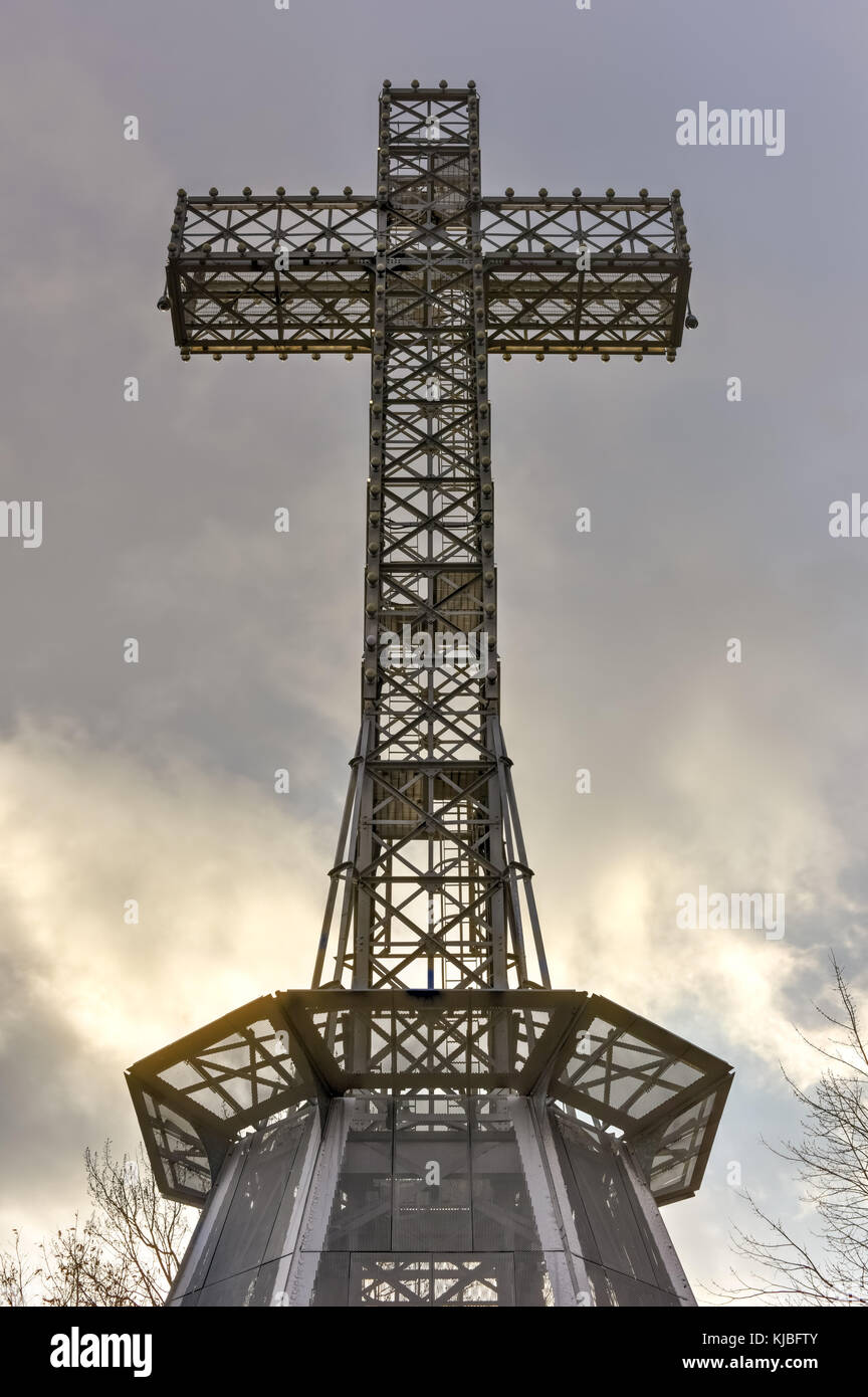 Mount Royal Cross on top of Mount Royal Montreal, Quebec, Canada Stock ...