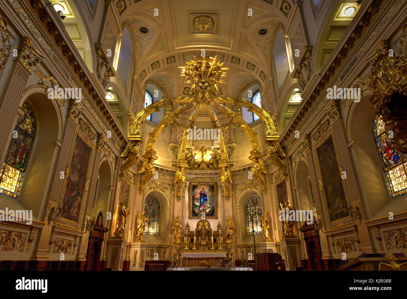 Cathedral-Basilique Notre-Dame-de-Quebec in Old Quebec City, Canada ...