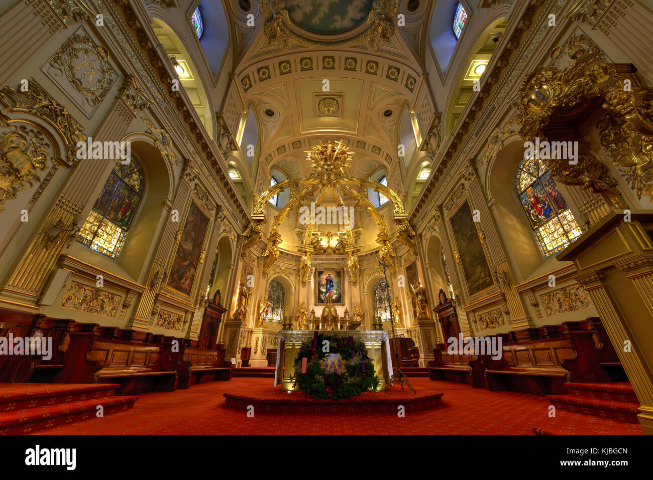 Cathedral-Basilique Notre-Dame-de-Quebec in Old Quebec City, Canada ...