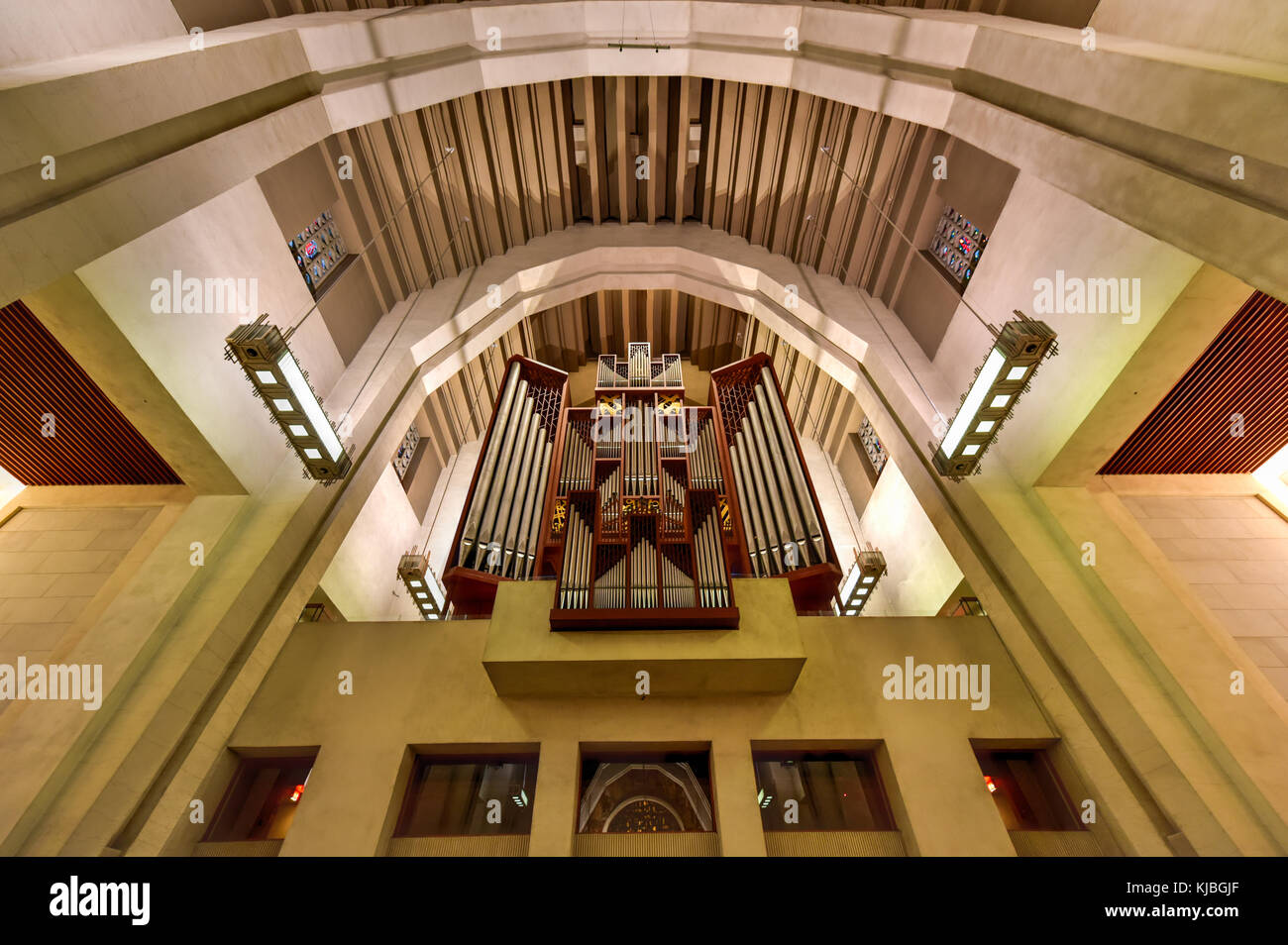 Saint Joseph's Oratory of Mount Royal, a Roman Catholic minor basilica ...