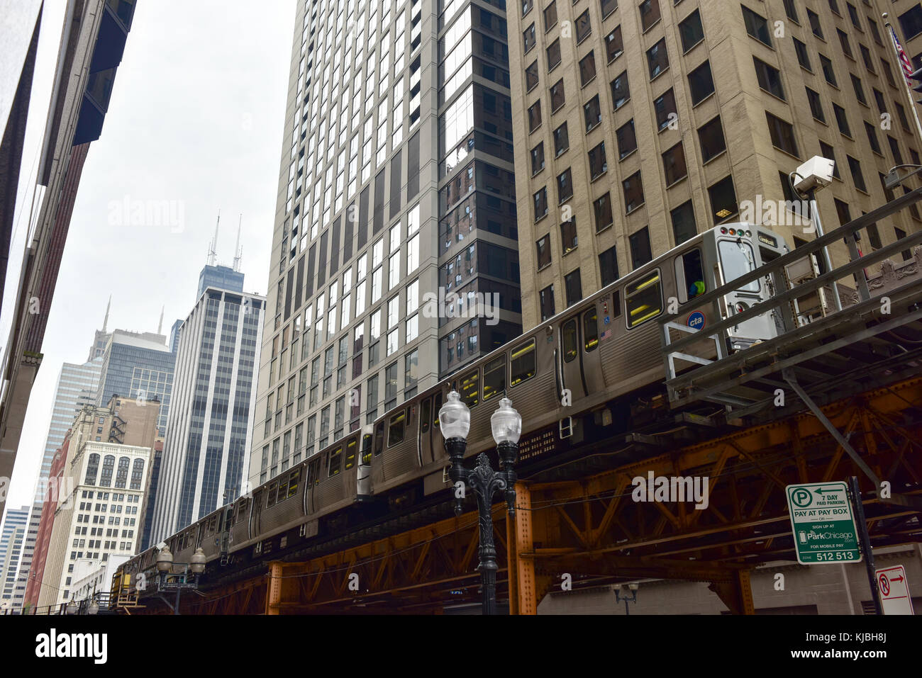 Chicago train on the overhead track of Loop with skyscrapers Stock ...