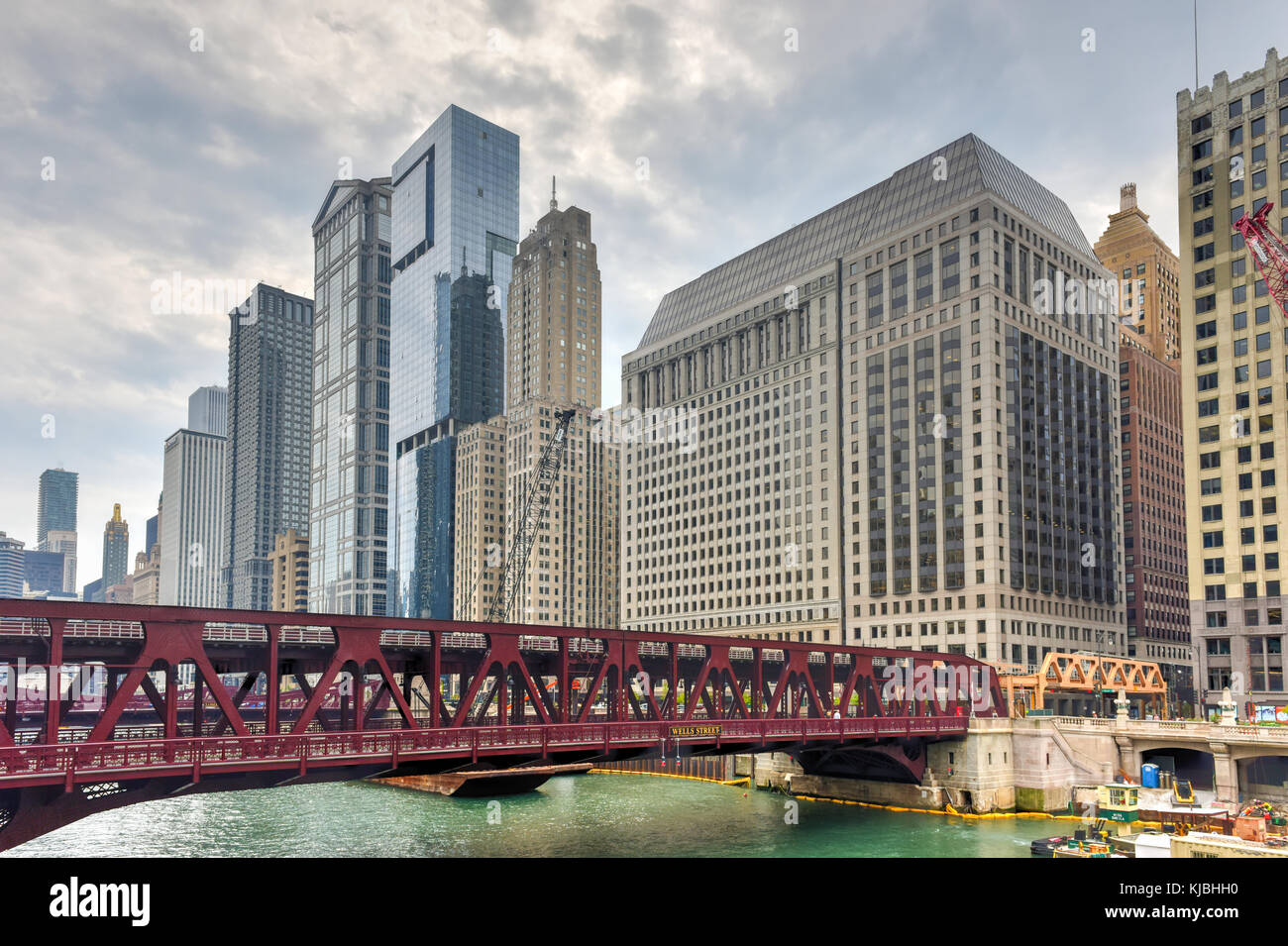 Chicago River Skyline view in downtown Chicago Stock Photo - Alamy