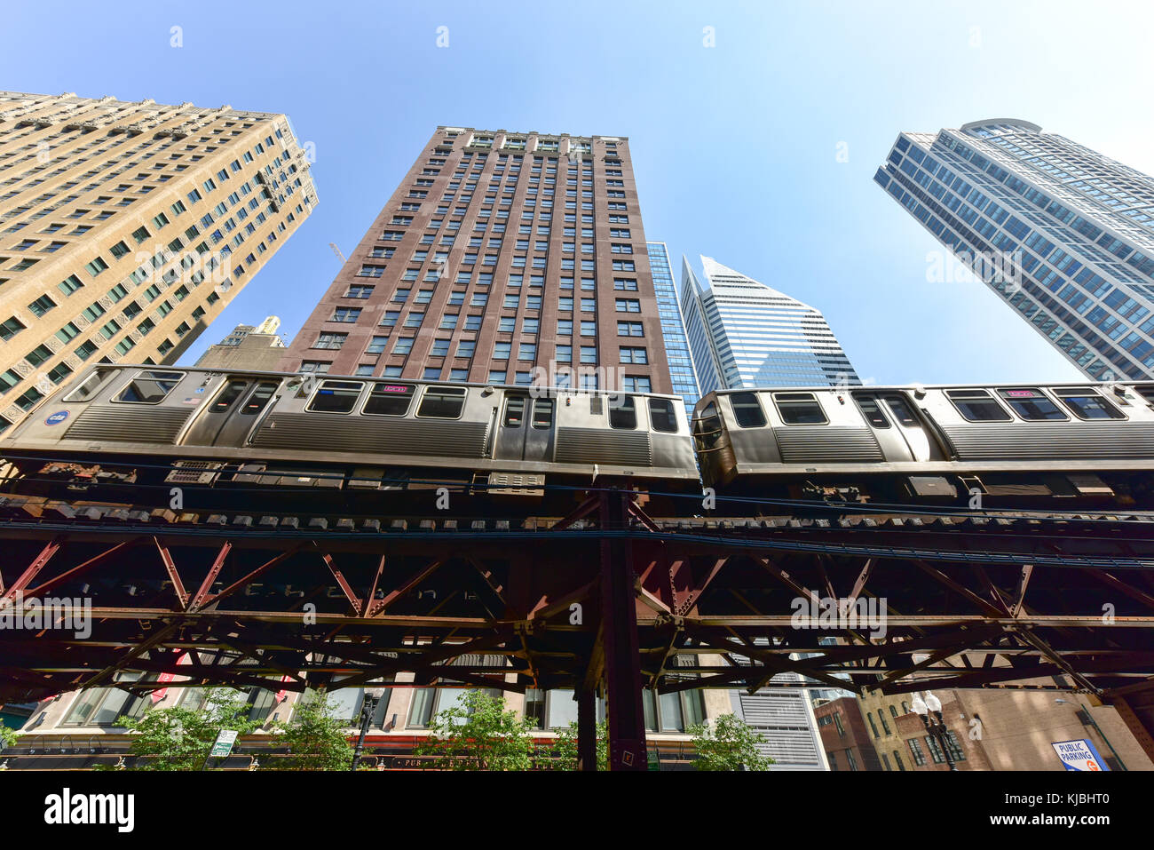 Chicago train on the overhead track of Loop with skyscrapers Stock ...