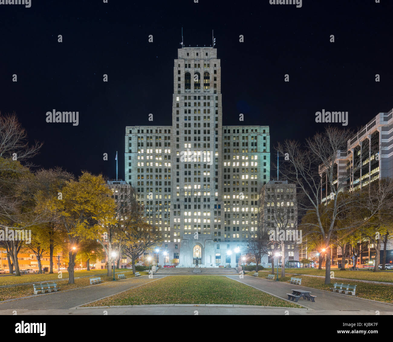 New york the art deco skyscraper has 34 stories hi-res stock ...