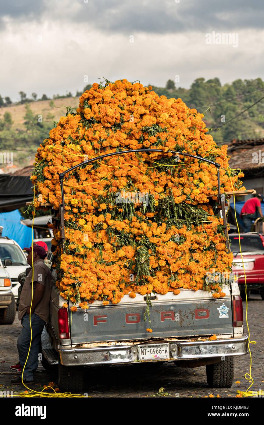 Colorful marigold flowers on sale for the Day of the Dead festival ...