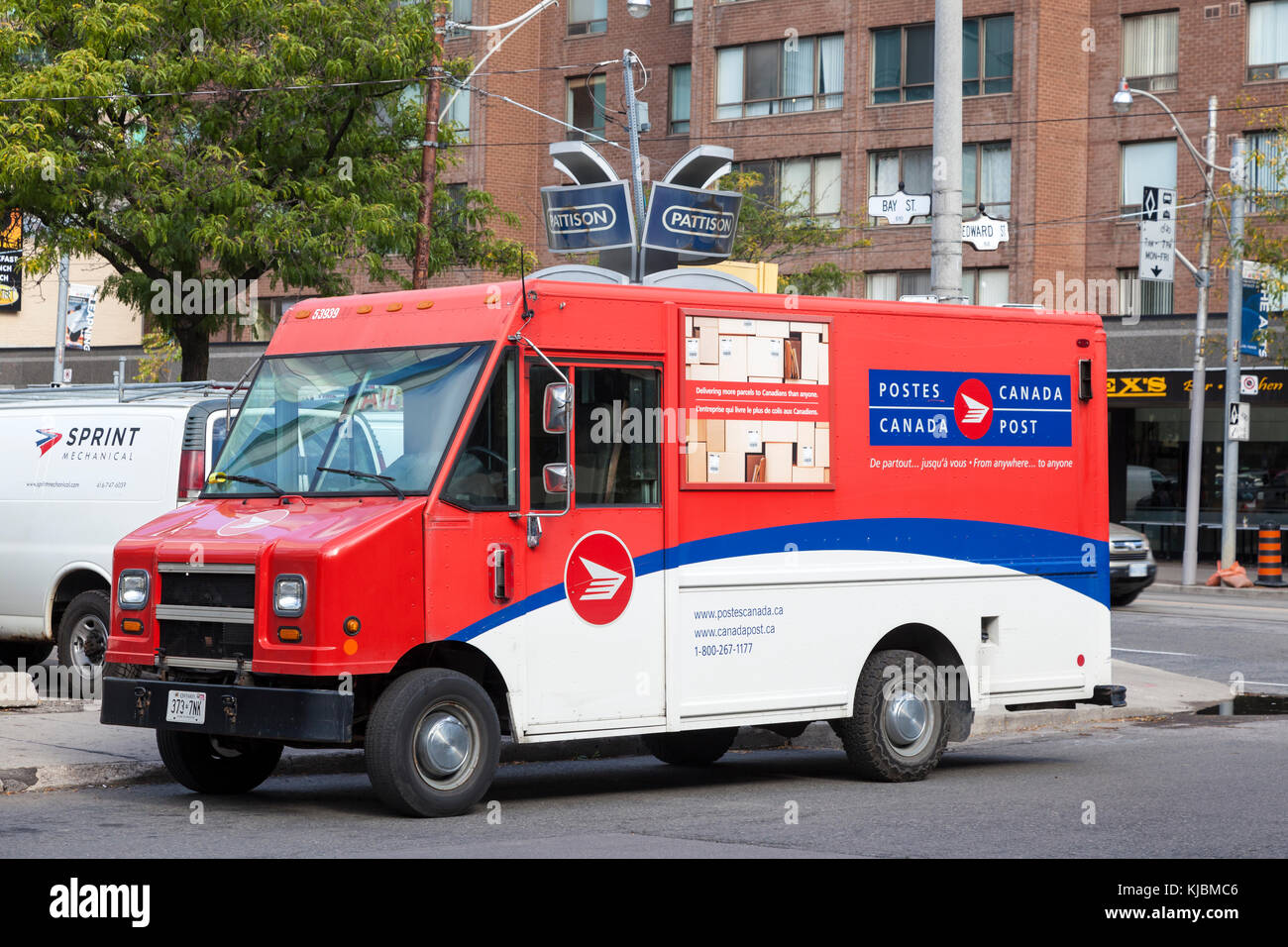 Canada post delivery service vehicle hi-res stock photography and ...
