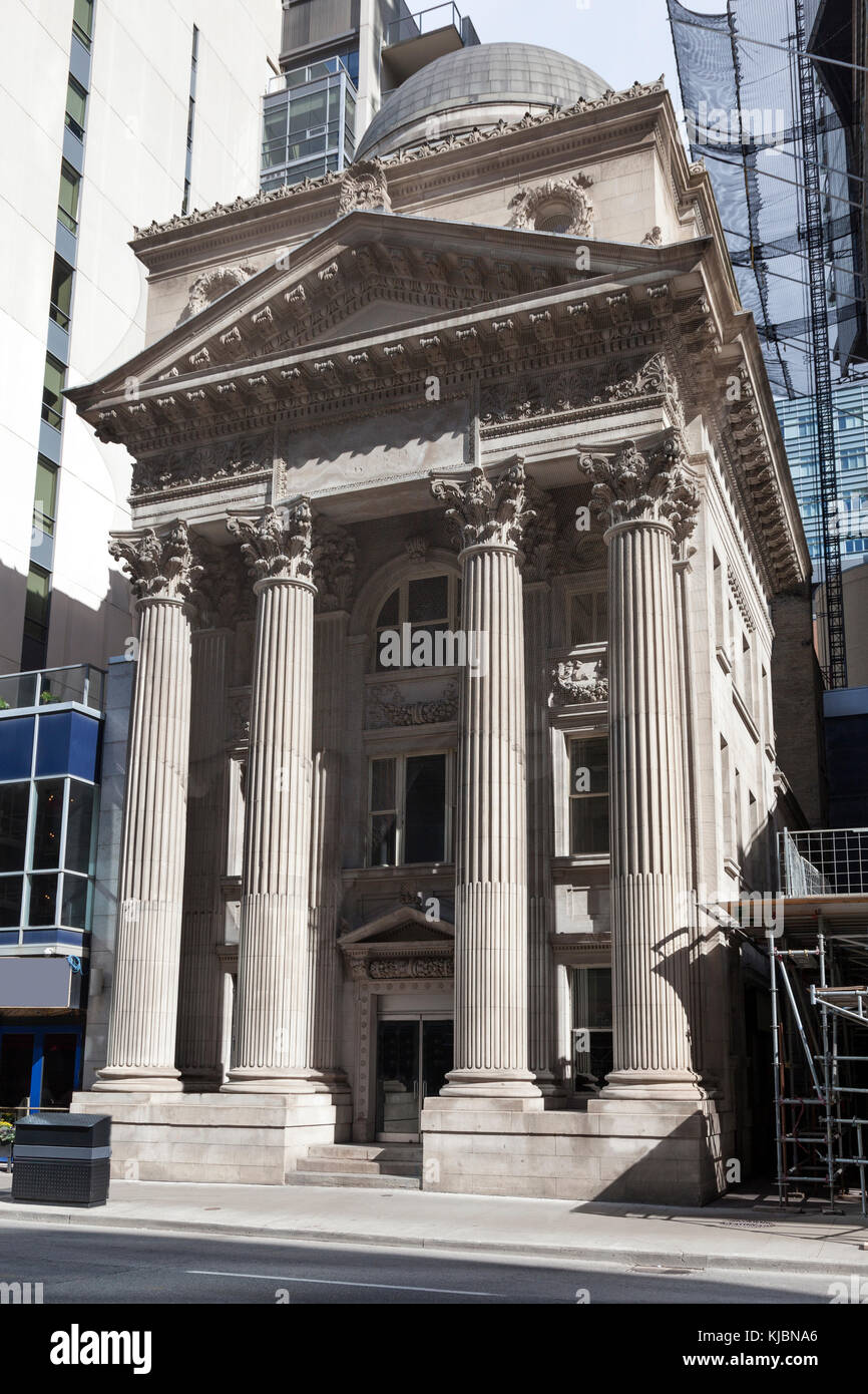 Facade of a classic building with columns in the city of Toronto ...