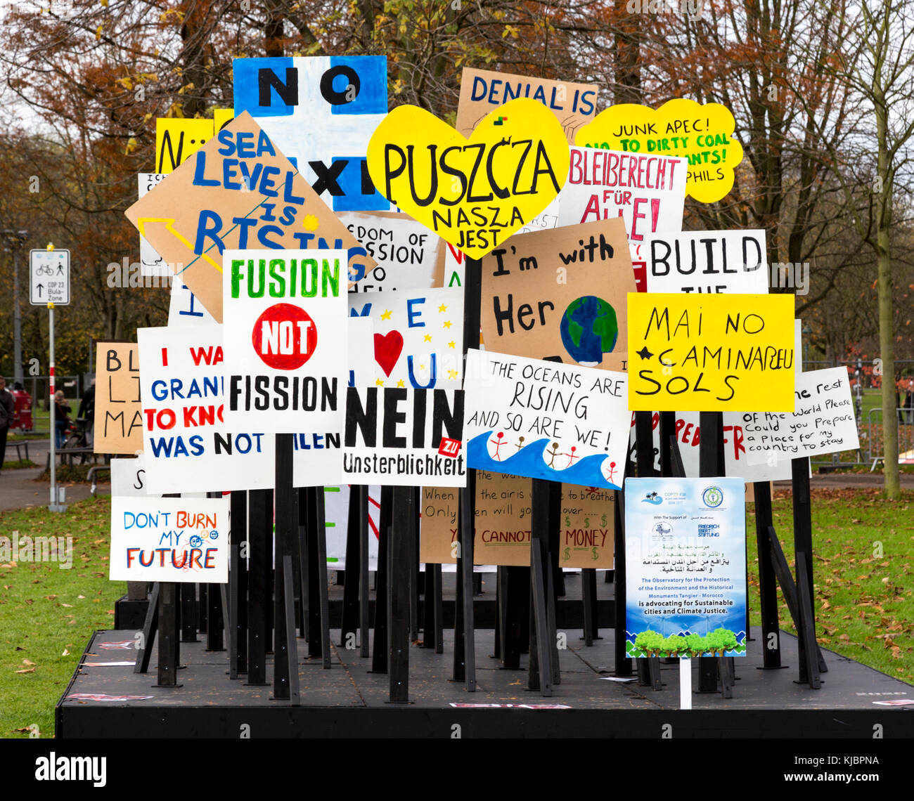 Un climate change conference banners hi-res stock photography and ...