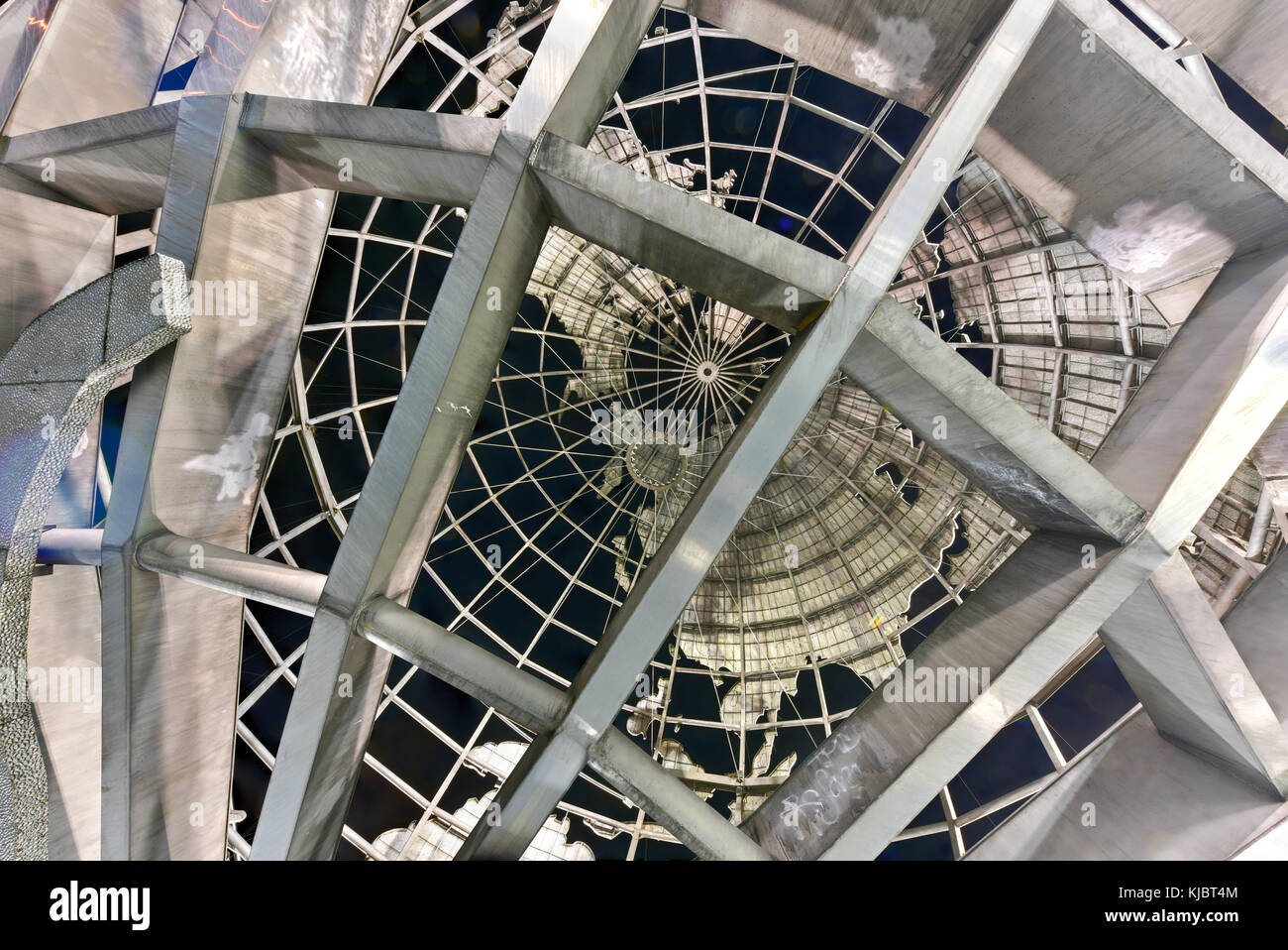 Flushing, New York - September 19, 2015: The iconic Unisphere in ...