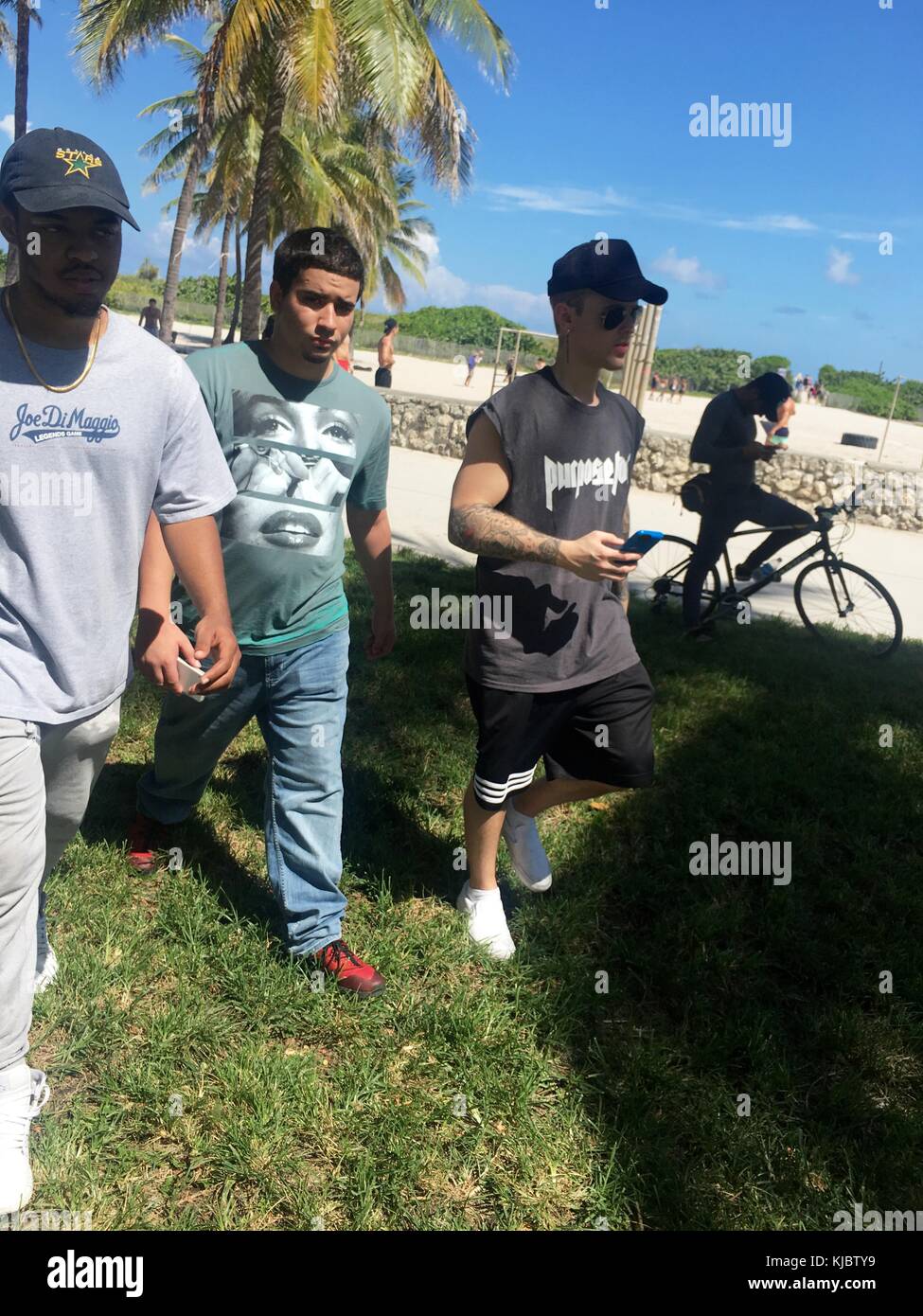 MIAMI, FL - AUGUST 18: Singer Justin Bieber goes shirtless in Miami on ...