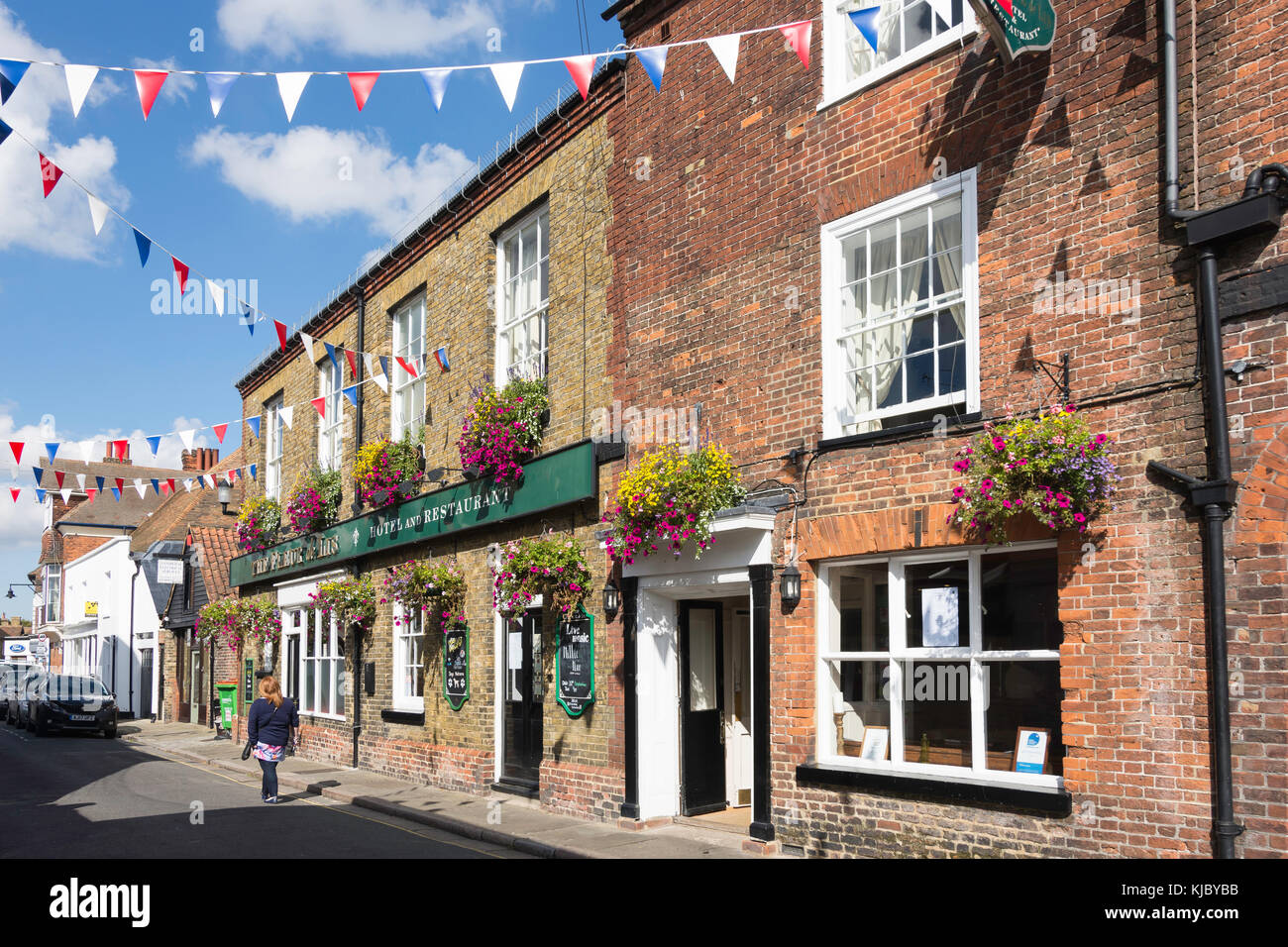 The Fleur de Lis Pub, Delf Street, Sandwich, Kent, England, United ...